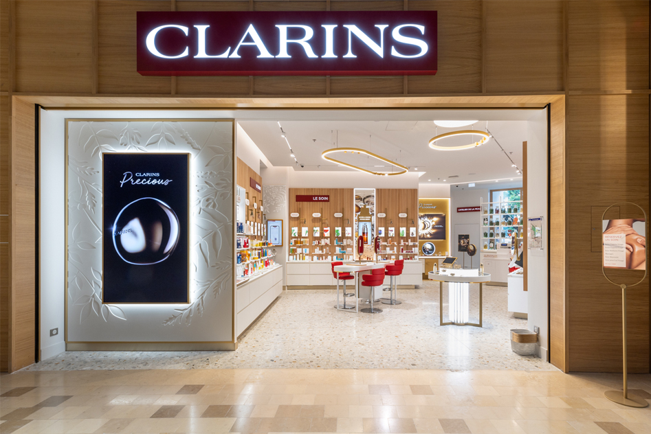 Questa prestigiosa boutique della catena Clarins Annecy di Parigi ...